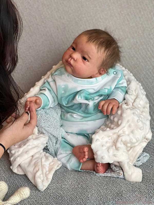 Mathew by Hugo and Tinneke Janssens